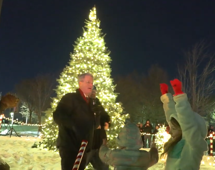 City huddles together in cold weather for Kentwood Annual Tree Lighting ...